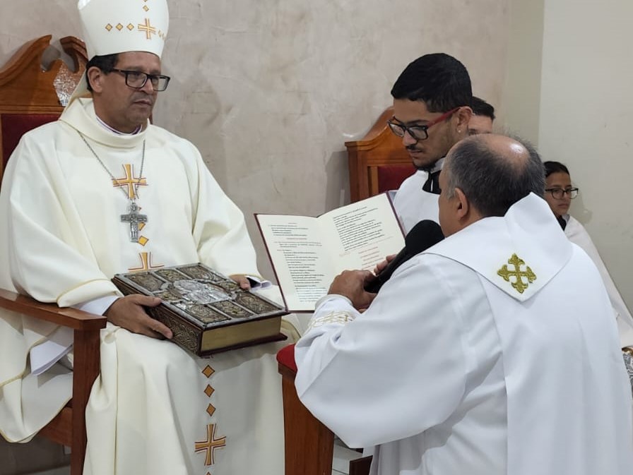 Padre José Walter toma posse na Paróquia Nossa Senhora Auxiliadora ...
