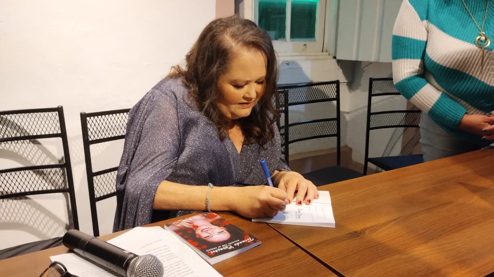 Lançamento de livro de poemas coroa trajetória de Cida SouzaLavras24horas