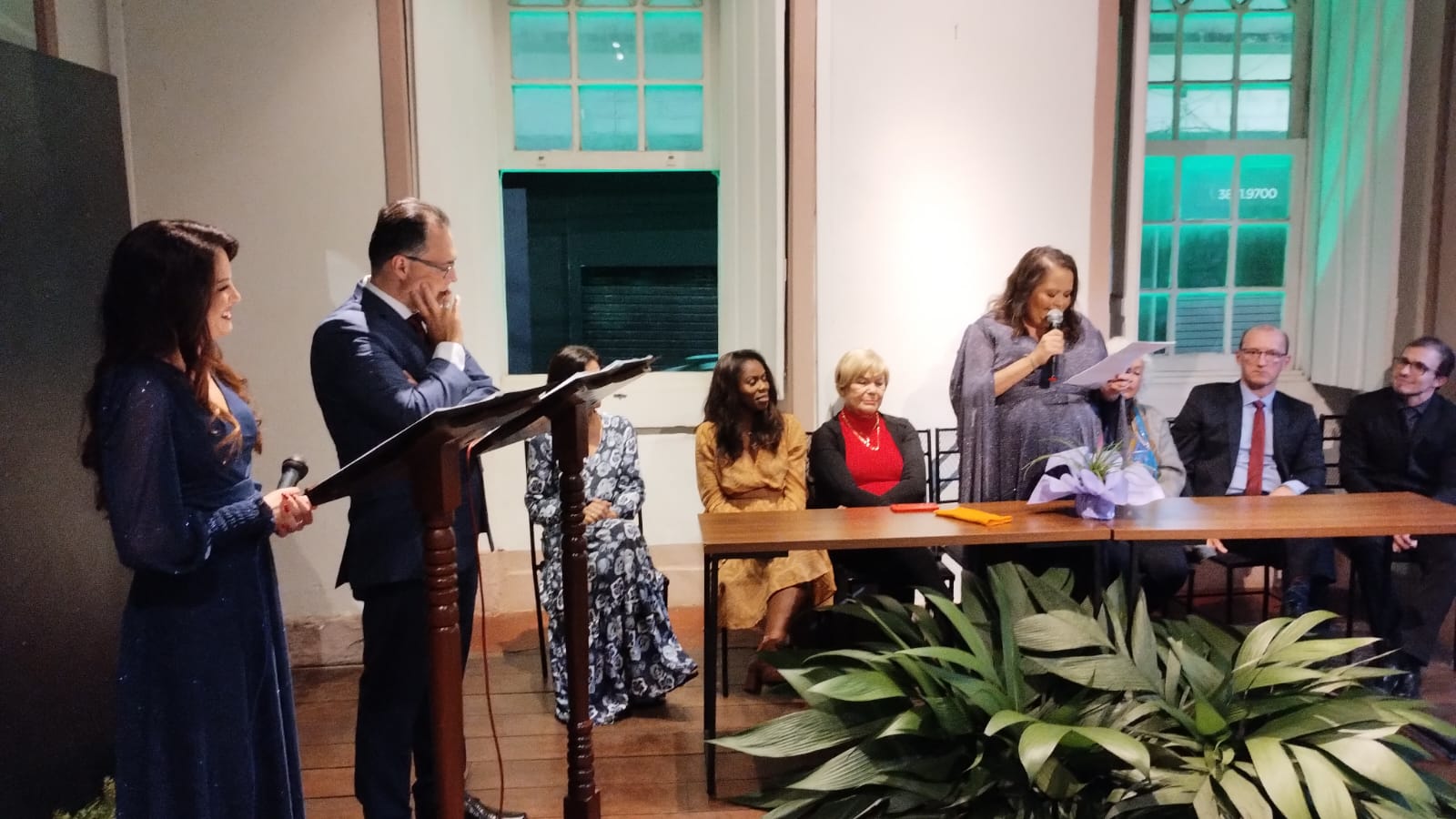 Lançamento de livro de poemas coroa trajetória de Cida Souza ...