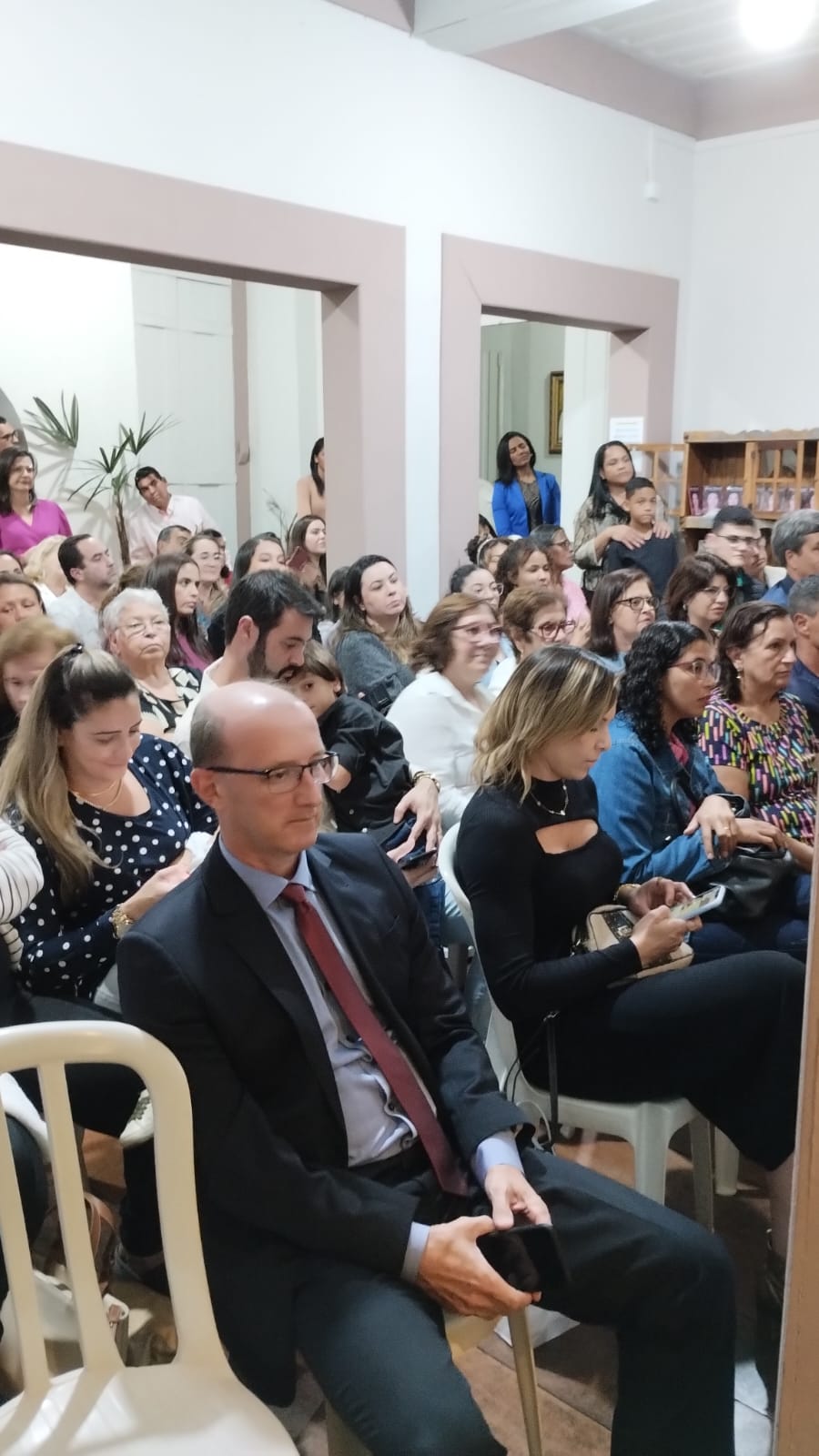 Lançamento de livro de poemas coroa trajetória de Cida Souza ...
